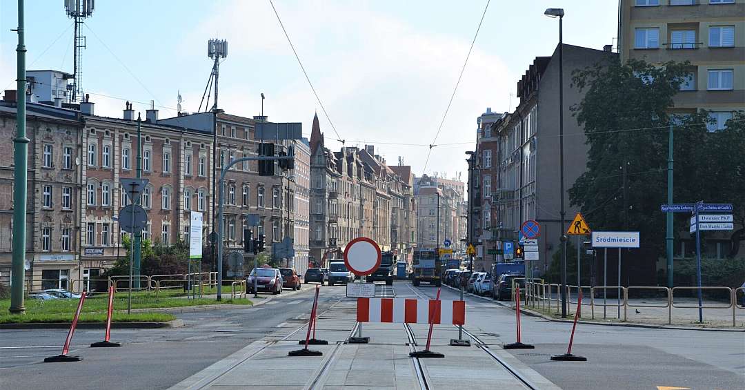 Zabrze. Rozpoczął się trzeci etap remontu torowiska na ul. Wolności, wprowadzono nową ...