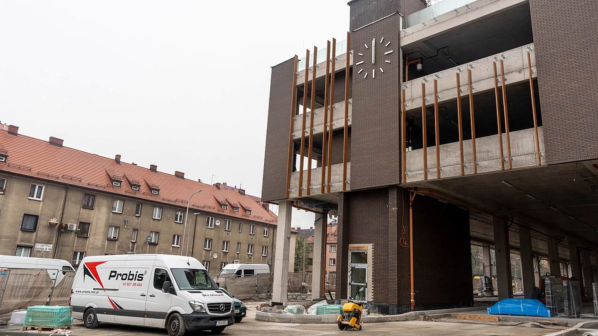 Zabrze. Kiedy zostanie otwarte centrum przesiadkowe na Goethego ...